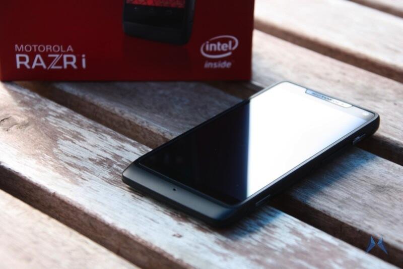 Motorola RAZR i – Erste Eindrücke des Android-Smartphones mit Intel inside