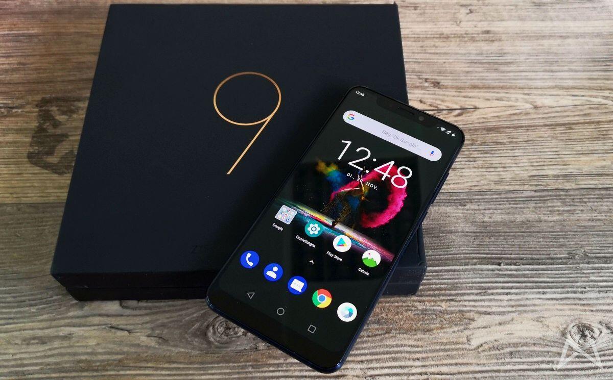 ZTE Axon 9 Pro ausgepackt