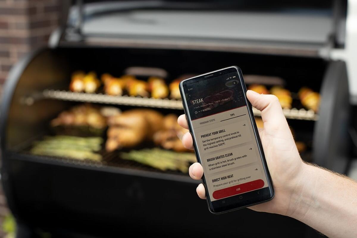 SmokeFire: Weber zeigt smarten Grill