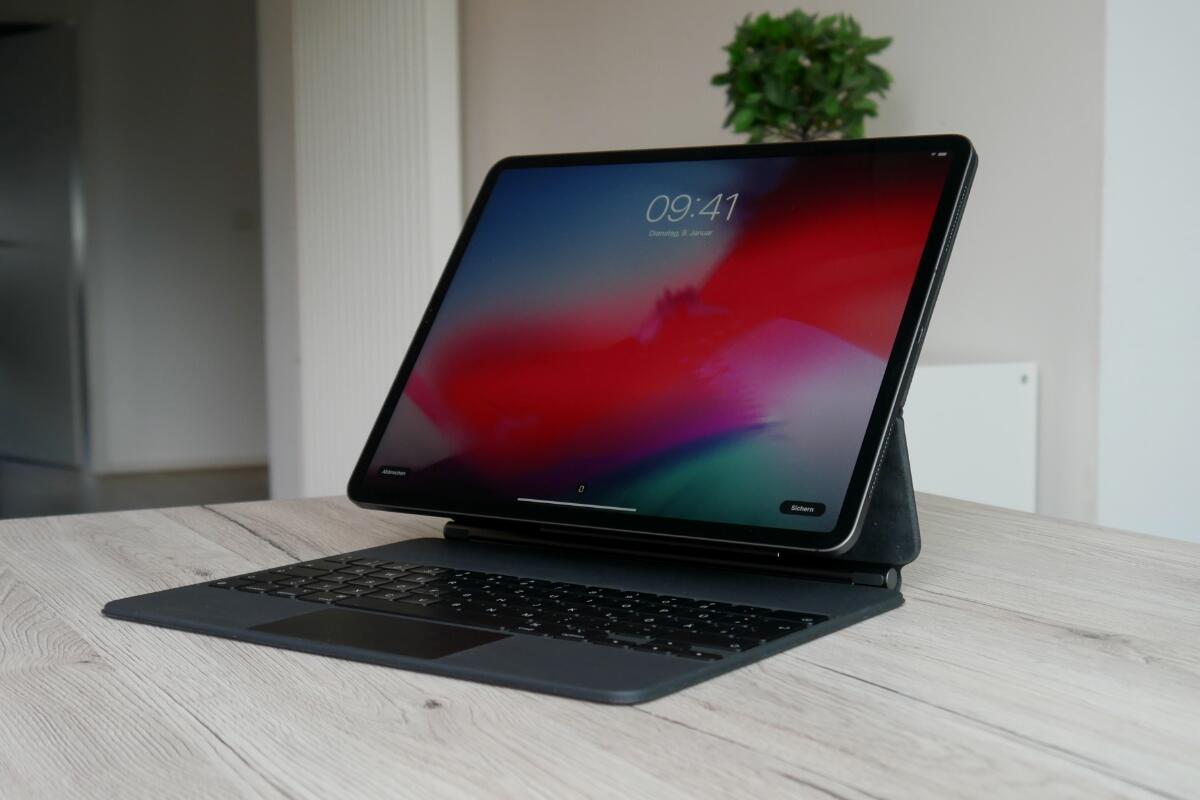 Apple Magic Keyboard: iPadOS 13.5.5 mit Shortcut für Helligkeit