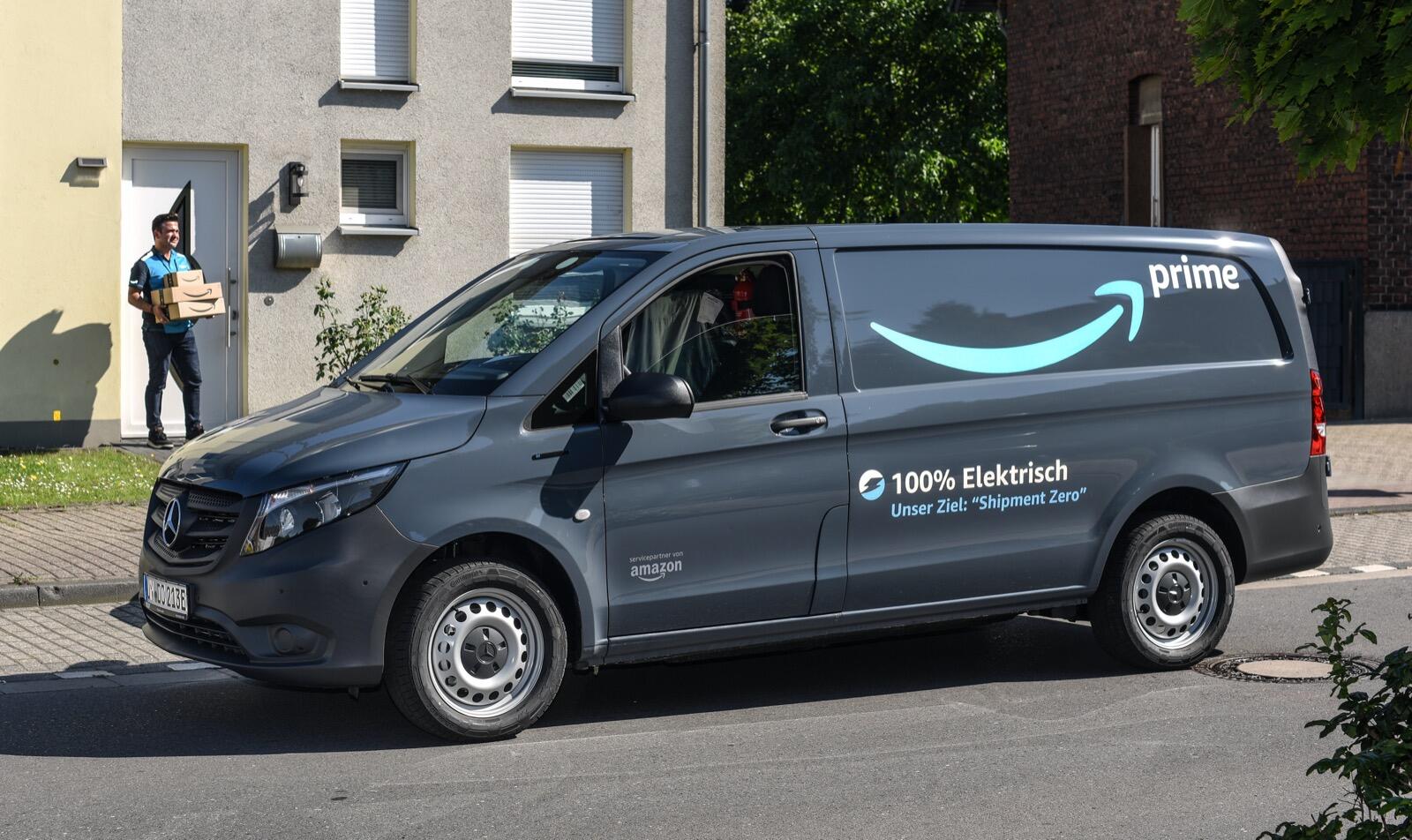 Mercedes-Benz liefert über 1.800 Elektrofahrzeuge an Amazon
