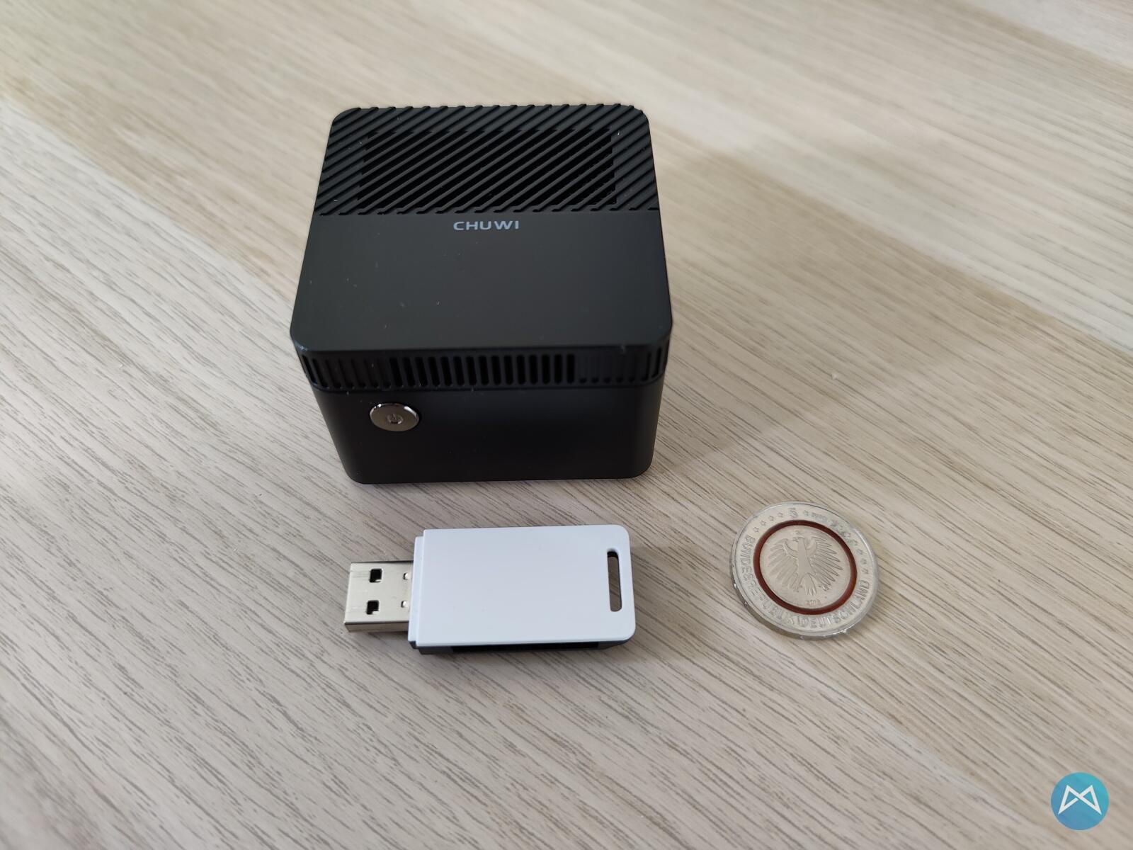 LarkBox Mini-PC ausgepackt und aufgeschraubt