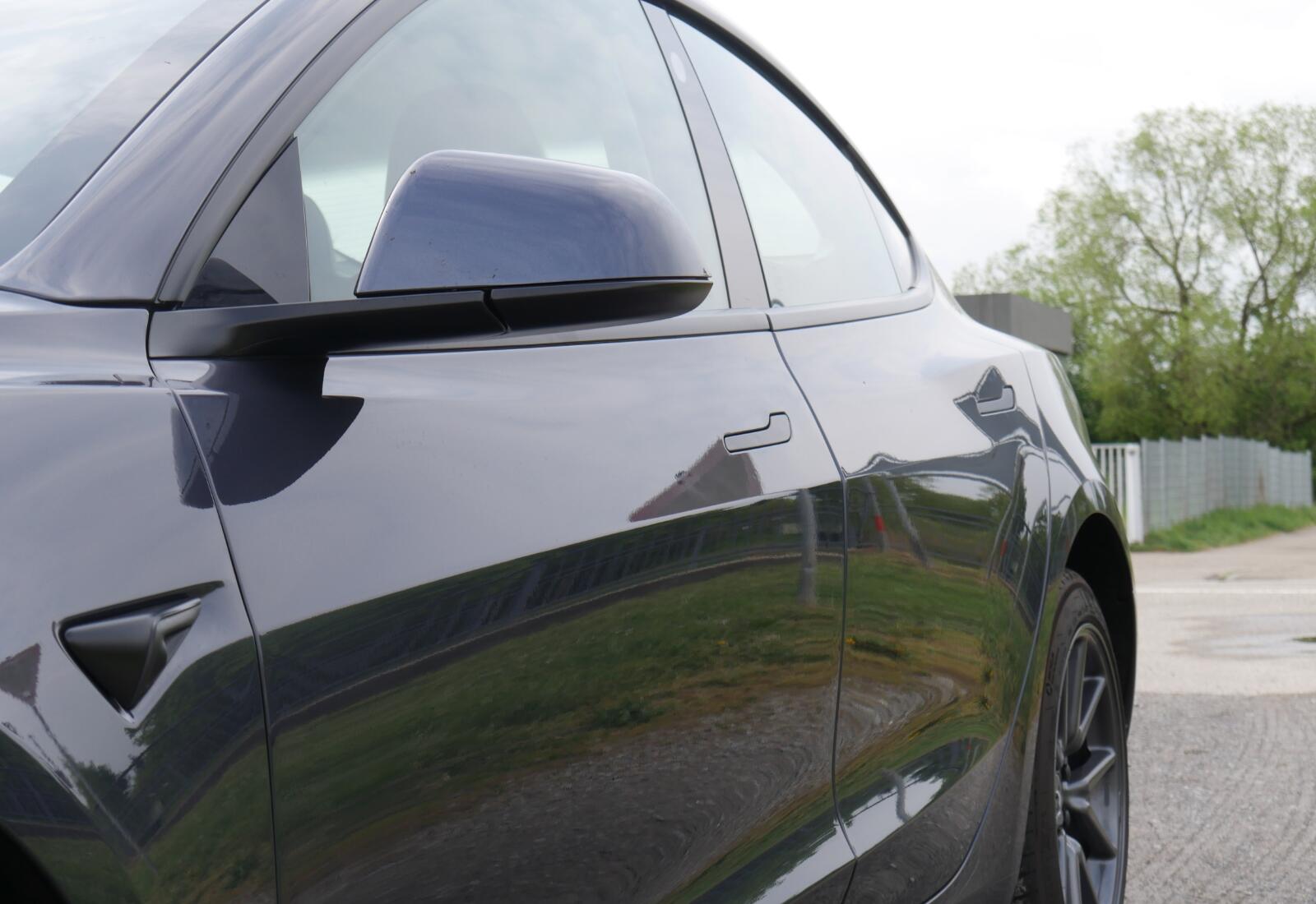 Tesla Model 3 Breite Mit Spiegel
