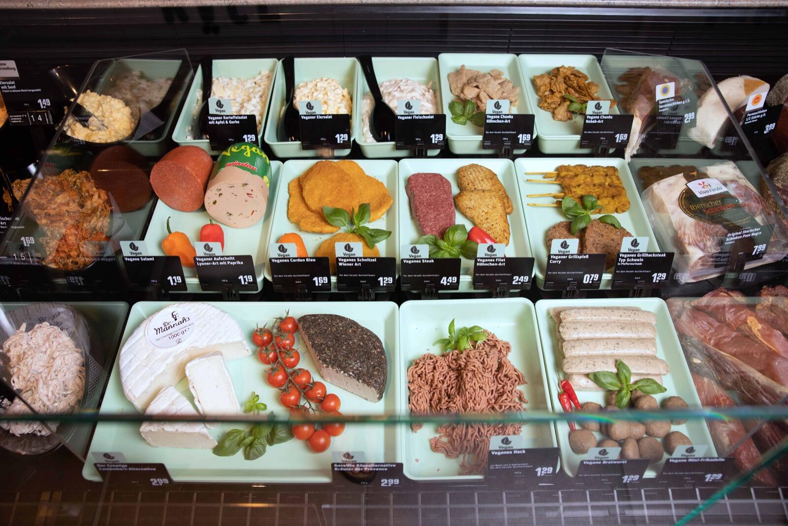 REWE: Vegane Produkte landen in der Bedientheke