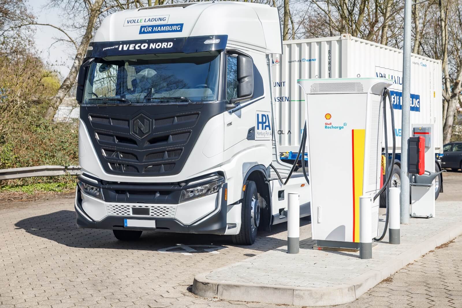 Shell baut flächendeckendes Ladenetz für Elektro-Lkw in Deutschland